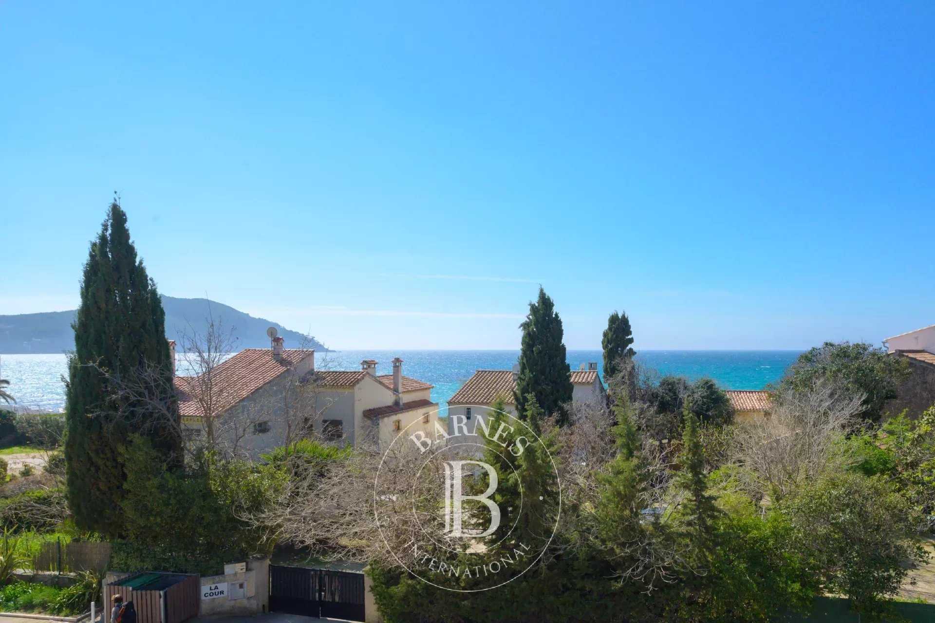 House for sale 5 Bedrooms 2260 sq ft Saint-Cyr-sur-Mer Région de Saint ...
