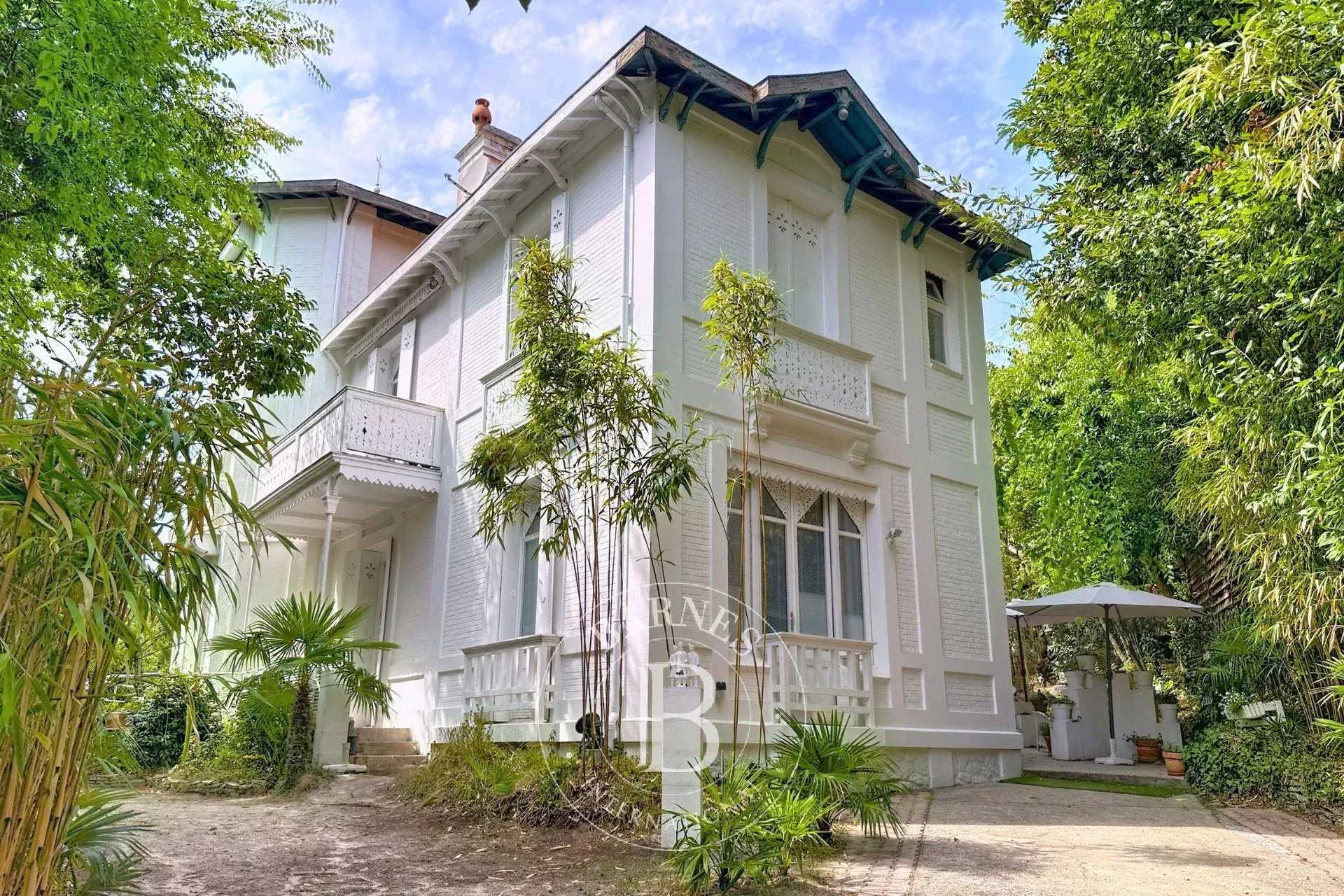 House for sale 4 Bedrooms 250 m2 Arcachon Arcachon - € 1,695,000