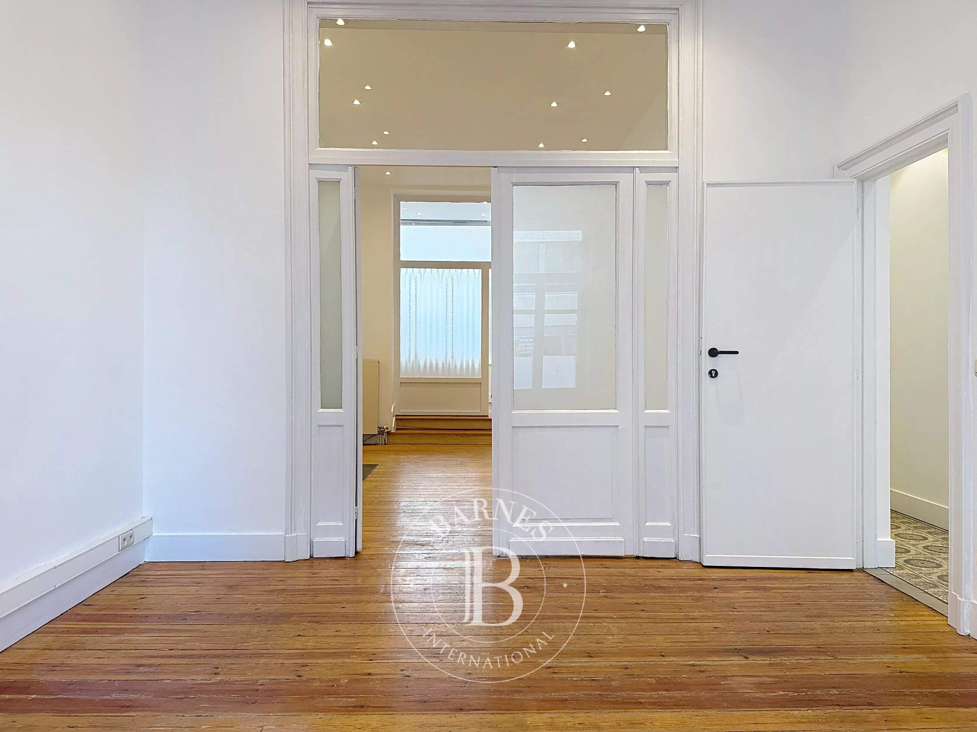 Bureaux à louer 5 Pièces 70 m2 Ixelles - 1 625