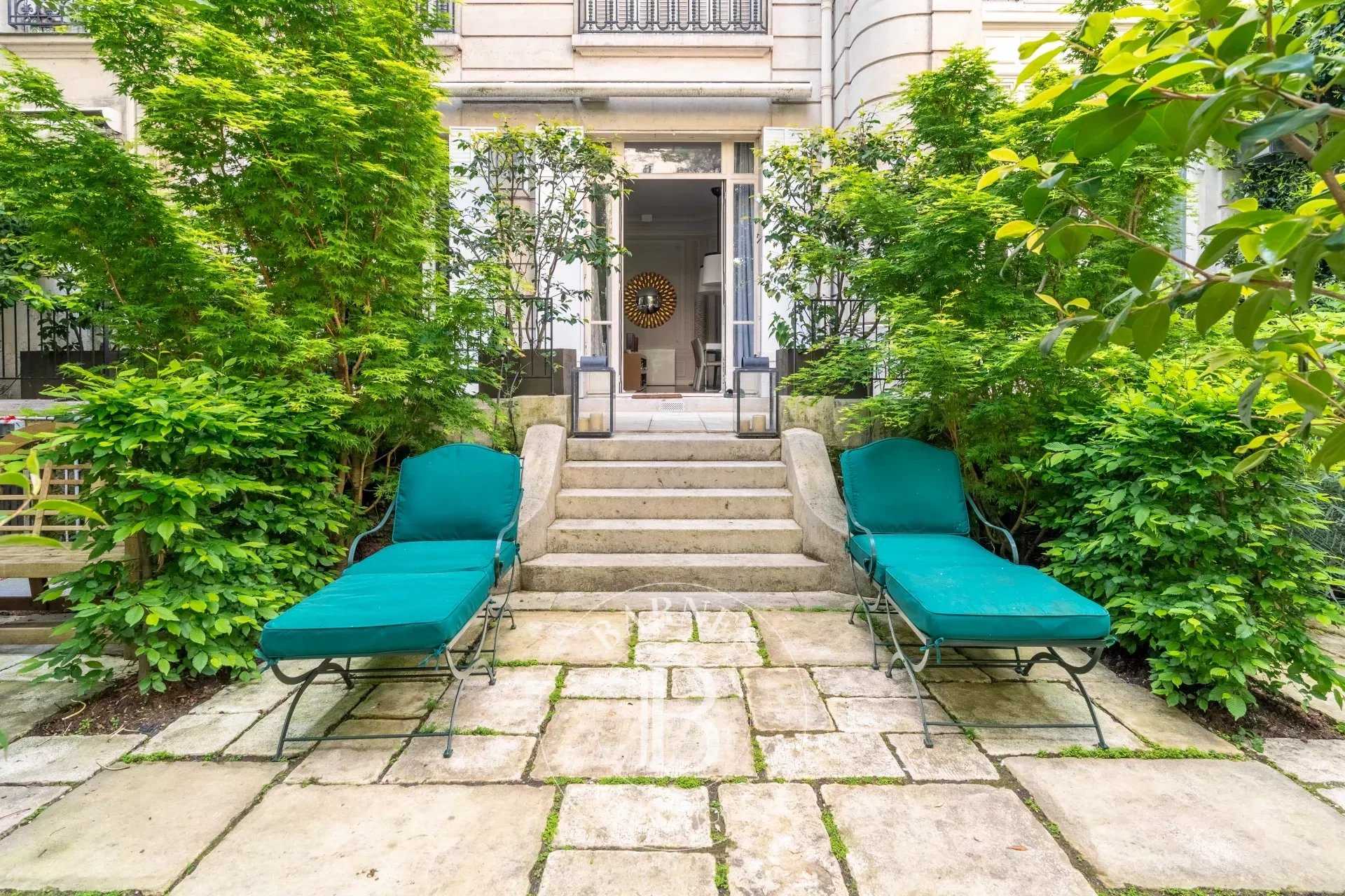 Property for sale in the 8th district of Paris - BARNES