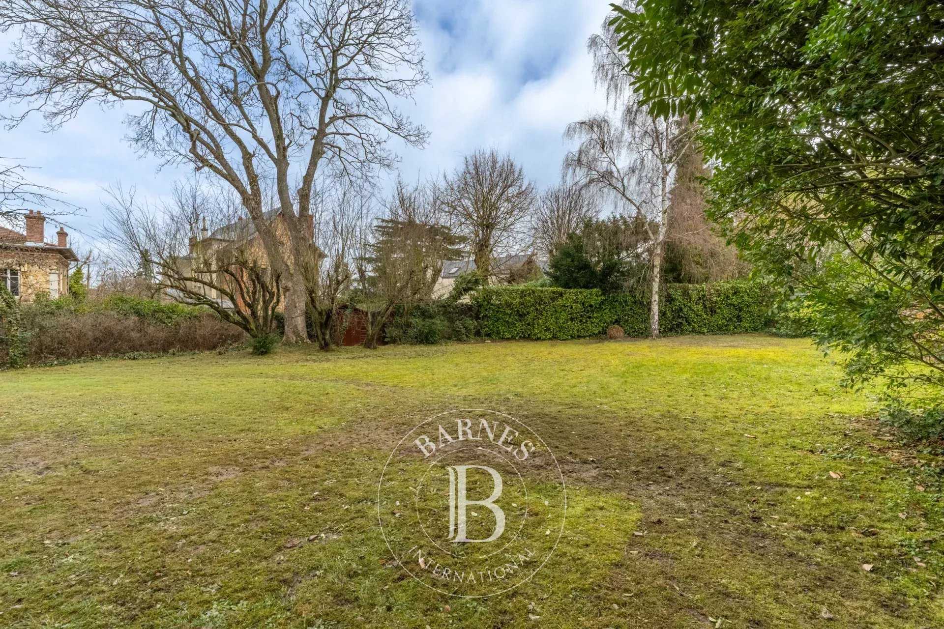 Maison à vendre 9 Pièces 262 m2 Viroflay - 1 699 000